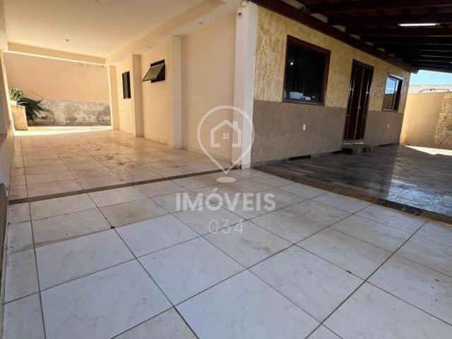 Casa Sobrado à venda no bairro Guilhermina Vieira Chaer