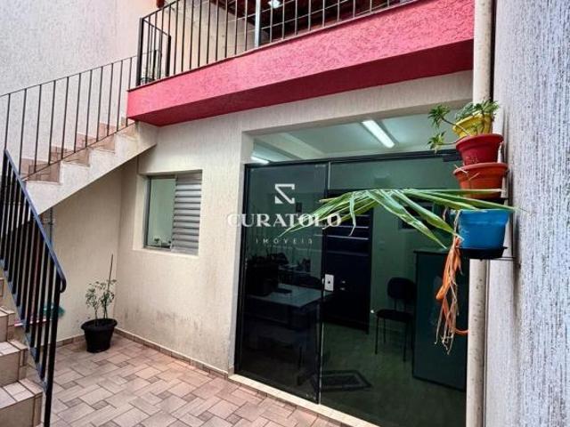 Casa Sobrado à venda no bairro da Vila Formosa, com 2 quartos, 2 vagas e quintal com churrasqueira