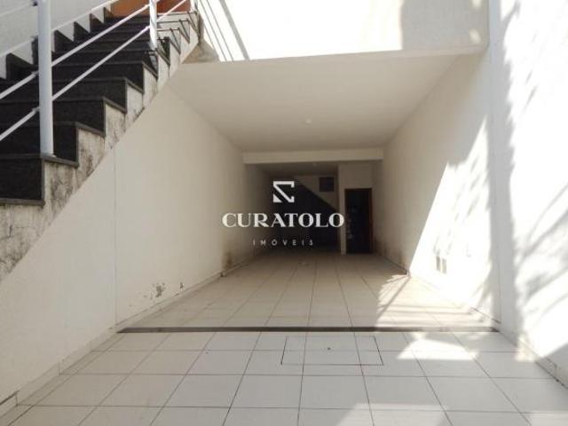 Casa sobrado à venda no bairro Vila Granada, com 3 quartos/suítes e 6 vagas