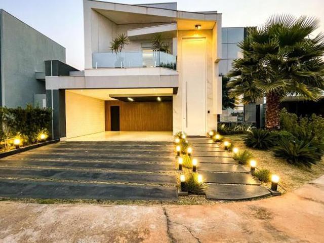 Casa sobrado á venda no condomínio Florais da Mata