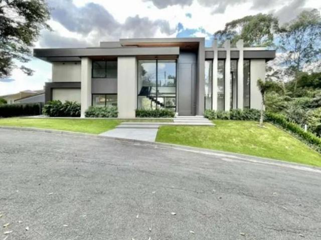 Casa sobrado à venda no Condomínio São Paulo II na Granja Viana em Cotia SP