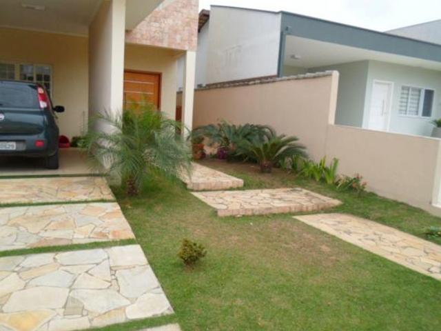 Casa sobrado a venda no condomínio Vilage do Sol