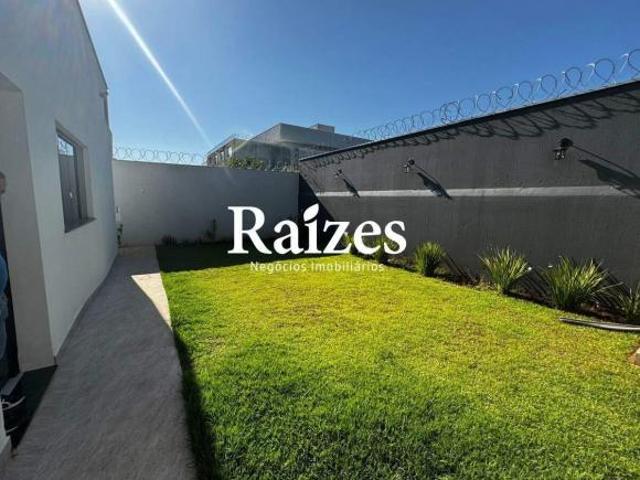 Casa Sobrado à venda no Jardim Inconfidência com 3 suítes, 5 vagas e acabamento em porcelanato