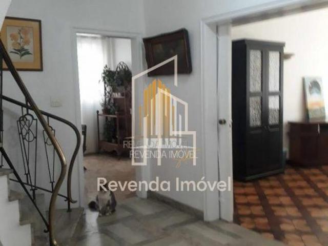 Casa Sobrado à venda no Jardim Paulista de 370m² com 3 suítes e 4 vagas de garagem Casa Sobrado à ve