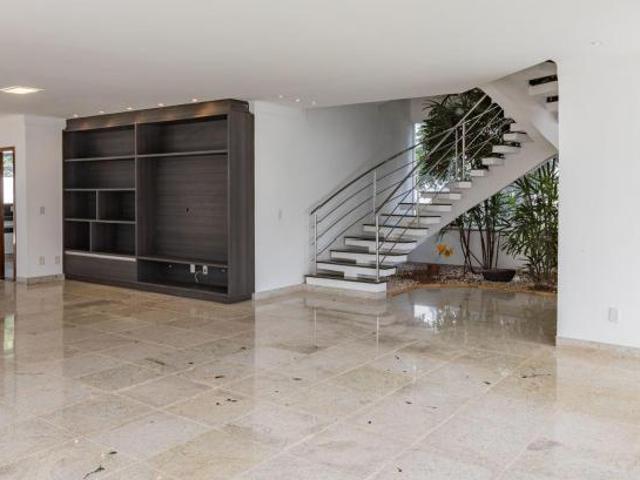 Casa Sobrado a venda no Jardins Paris em Goiânia