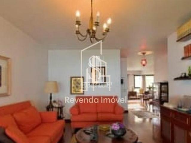 Casa Sobrado À venda no Morumbi de 430m² com 4 suítes e 4 vagas de garagem Casa Sobrado À venda no M