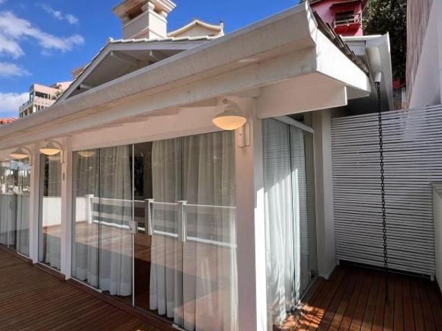 Casa Sobrado á Venda Reformada | 3 Dormitórios | Churrasqueira | 6 Vagas
