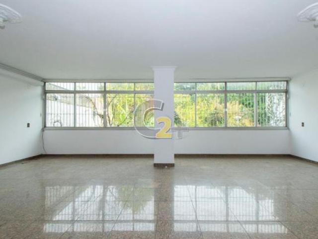 Casa sobrado a Sumaré com 3 quartos sendo 1 Suíte com 4 vagas de garagem