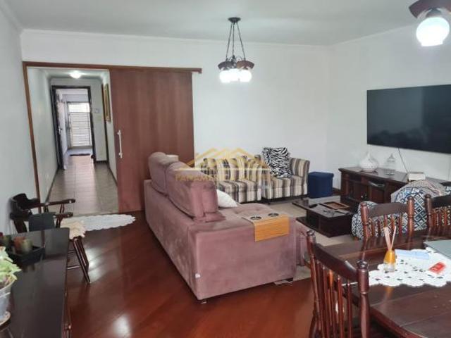 Casa Sobrado ampla e linda, com 3 quartos, suíte, salão, quintal e área gourmet