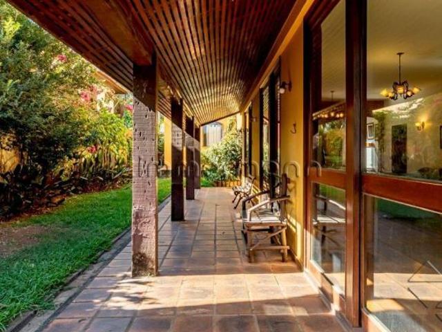 CASA SOBRADO ALTO DE PINHEIROS 4 SUÍTES