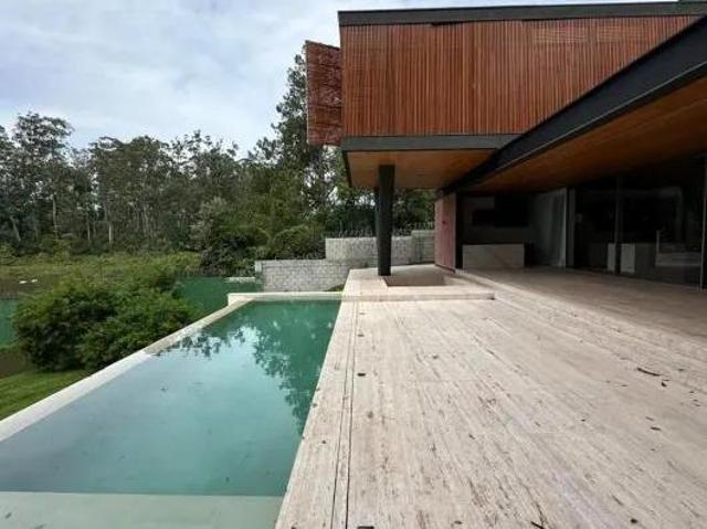 Casa sobrado alto padrão à venda no Condomínio Lago Azul em Aroçaiaba da Serra SP