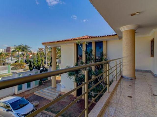 Casa Sobrado Alto Padrão à Venda Próximo ao Taguaparque