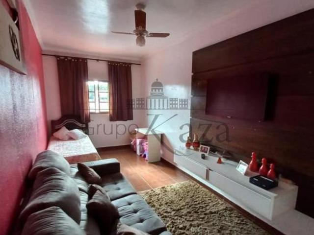 Casa Sobrado Bairro Vila Pinheiro Jacareí 3 Dormitórios 270m²