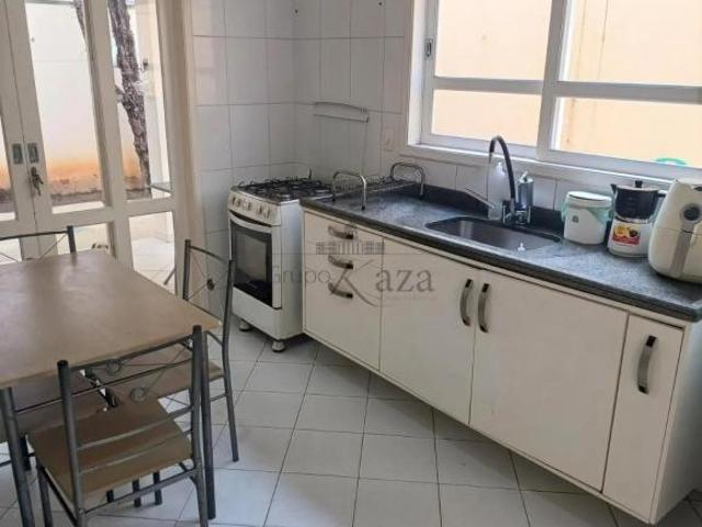 Casa Sobrado Geminado Jardim das Indústrias 3 Dormitórios 130m²