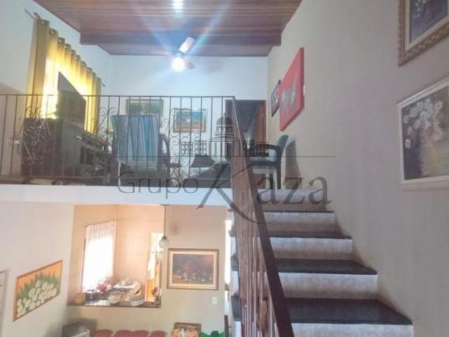 Casa Sobrado Geminada Jardim das Industrias 3 Dormitórios 135,80m²
