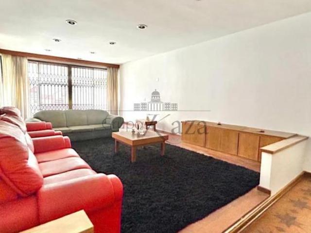 Casa Sobrado Granja Julieta 4 Dormitórios 561m²