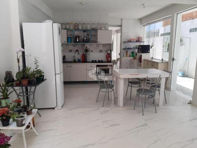 Casa /sobrado de 3 dormitórios, 1 suíte, piscina no bairro Azenha