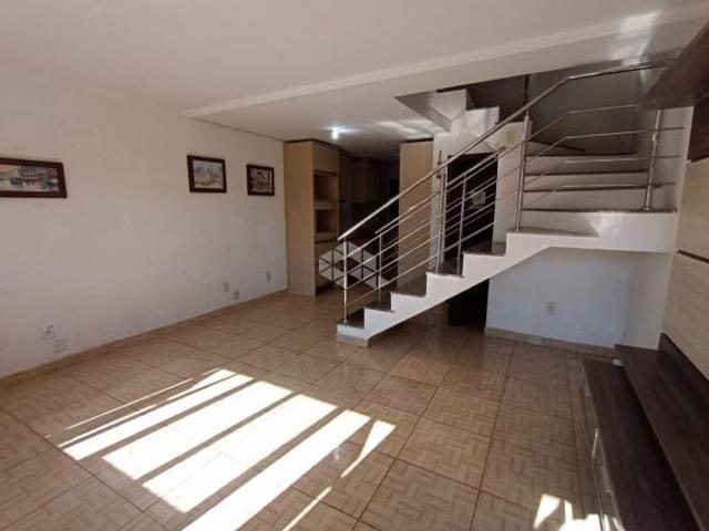 Casa sobrado de 3 dormitórios em condomínio no bairro Niterói Canoas. Aceita Financiamento e FGTS