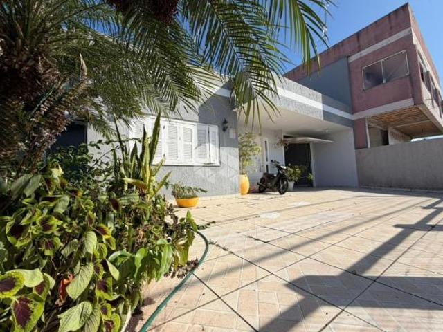 Casa Sobrado de 3 dormitórios sendo 2 suítes com mais de 500m2 no bairro Santo Antônio em Capão da C