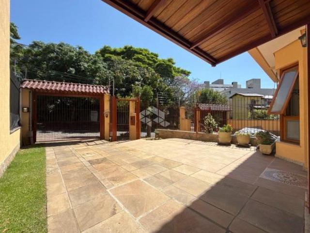 Casa Sobrado de 3 quartos no Cristo Redentor em Porto Alegre
