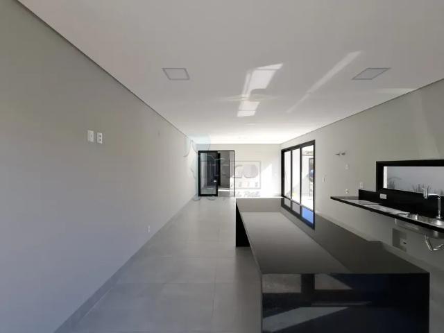 Casa sobrado de 218m² com 03 suítes para venda e locação em condomínio Jardim Valência