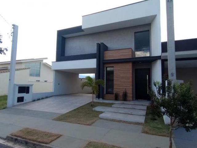 Casa Sobrado de 218m² Localizada no RESIDENCIAL LE FRANCE!
