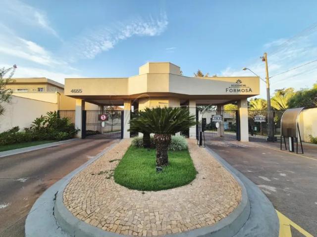 Casa sobrado de 274m² com 03 suítes à venda em condomínio Vila do Golf