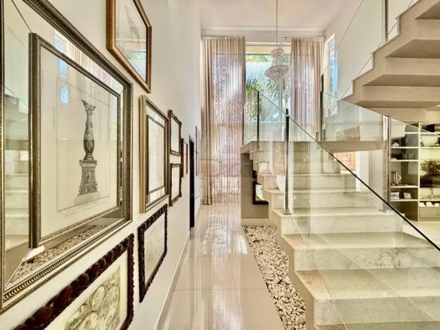 Casa sobrado de 392m² com 04 suítes para locação e venda em condomínio Jardim Botânico