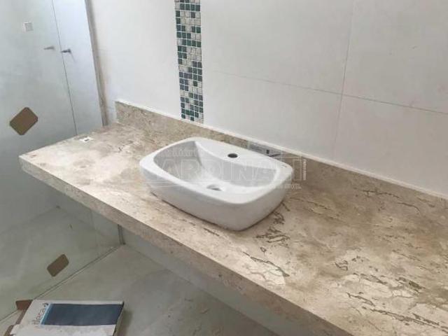 Casa sobrado de condomínio com 3 suítes em São Carlos