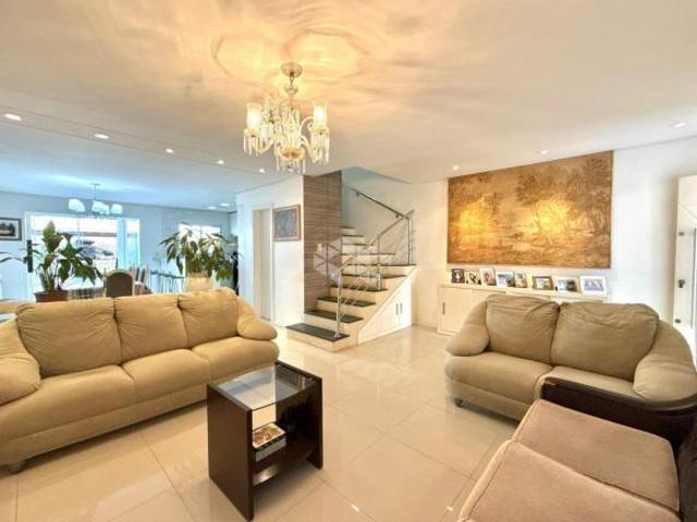 Casa Sobrado de Alto Padrão à venda com 3 dormitórios, 3 Suítes e 3 Vagas Vila Ipiranga, Porto Al
