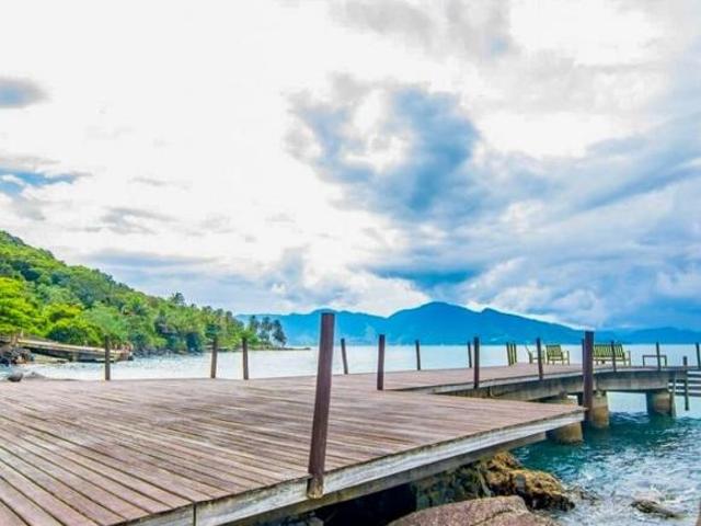 Casa sobrado de alto padrão à venda em Ponta das Canas em Ilhabela SP