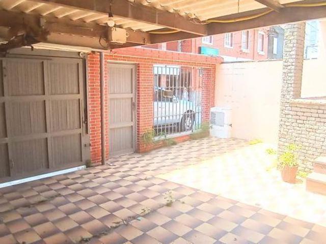 Casa sobrado de dois dormitórios na quadra da praia. 220 m2