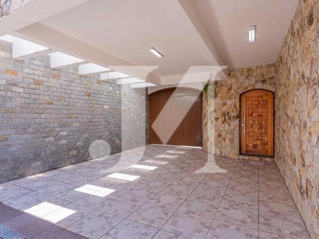 Casa sobrado de Padrão de 406m², 5 Dormitórios sendo 1 Suíte e 8 Vagas na Vila Carrão