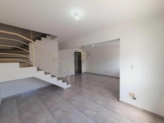 Casa sobrado disponível para venda e locação com 104,74m² de área construída e 03 quartos, sendo 01