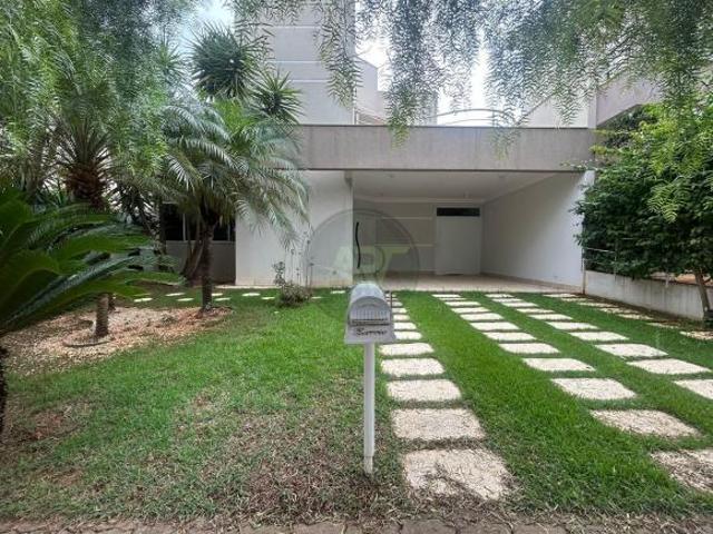 Casa sobrado em condomínio 3 Suítes, área gourmet com piscina