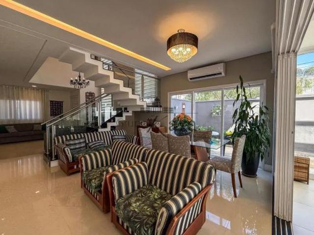 Casa Sobrado em Condomínio Urbanova Condomínio Floradas da Serra 4 Suítes 340m²