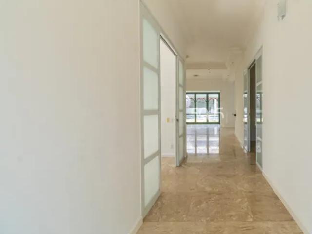 Casa sobrado em condomínio à venda, condomínio Theodora em Itu, SP. 4 suítes, 600m² de terreno e 485