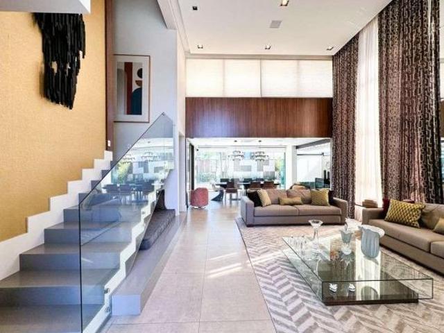 Casa Sobrado em Condomínio de Alto Padrão | Urbanova Jardim do Golfe