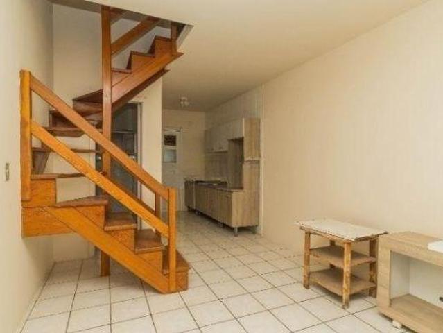Casa sobrado em condominio fechado de 2 dormitórios e vaga