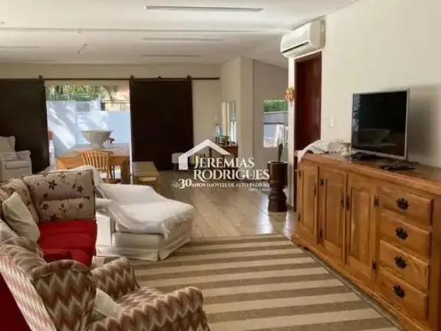 Casa / Sobrado em Condomínio para Locação em Taubaté/SP Chácaras Cataguá 8 Quartos