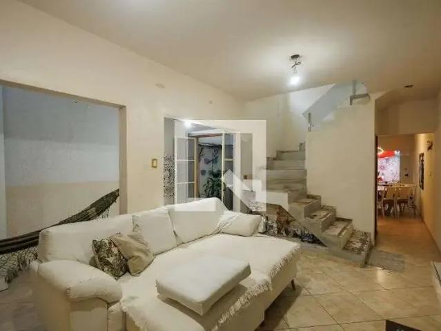 Casa / Sobrado em Condomínio para Locação em Taubaté/SP Areao 4 Quartos