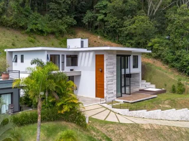 Casa / Sobrado em Condomínio para Locação em Teresópolis/RJ Parque do Imbui 4 Quartos