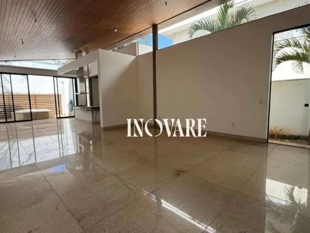 Casa / Sobrado em Condomínio para Locação em Uberlândia/MG Aclimação 4 Quartos