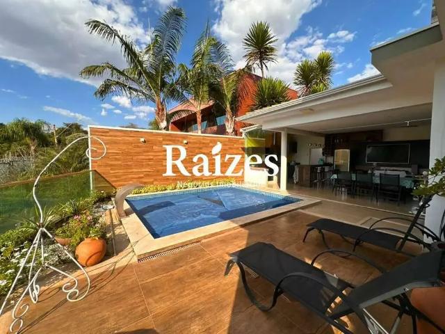 Casa / Sobrado em Condomínio para Locação em Uberlândia/MG Gávea 5 Quartos