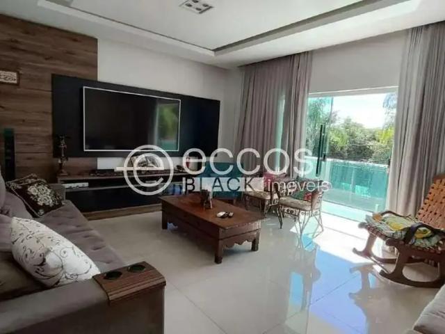 Casa / Sobrado em Condomínio para Locação em Uberlândia/MG Gávea 5 Quartos