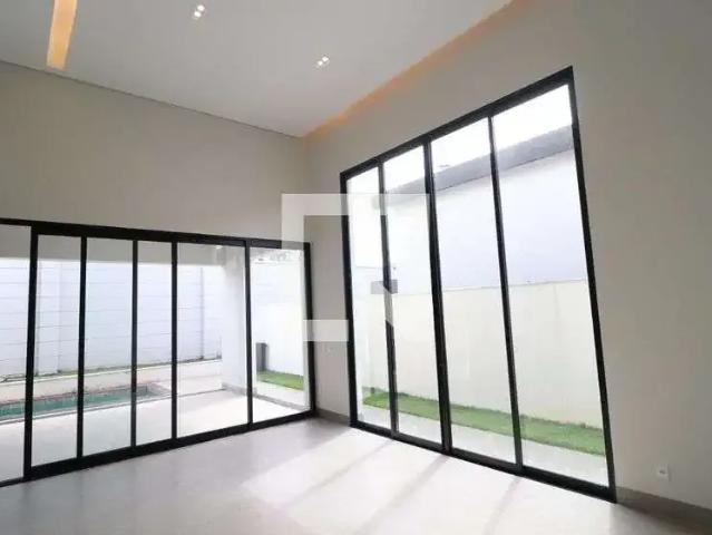 Casa / Sobrado em Condomínio para Locação em Uberlândia/MG Granja Marileusa 4 Quartos