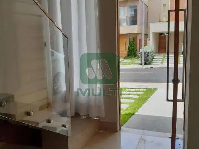 Casa / Sobrado em Condomínio para Locação em Uberlândia/MG Granja Marileusa 3 Quartos