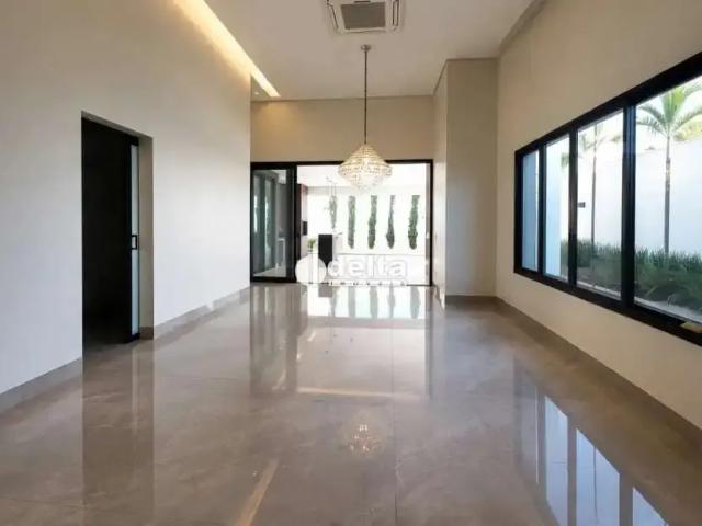 Casa / Sobrado em Condomínio para Locação em Uberlândia/MG Granja Marileusa 3 Quartos
