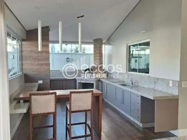 Casa / Sobrado em Condomínio para Locação em Uberlândia/MG Granja Marileusa 3 Quartos