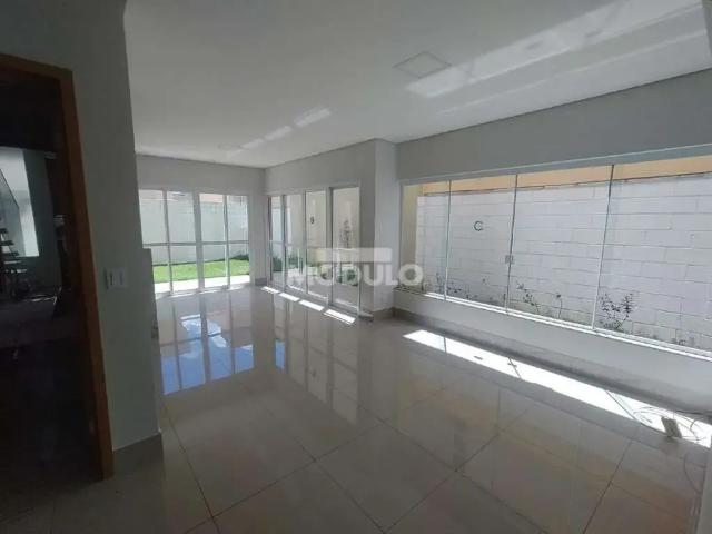 Casa / Sobrado em Condomínio para Locação em Uberlândia/MG Granja Marileusa 3 Quartos